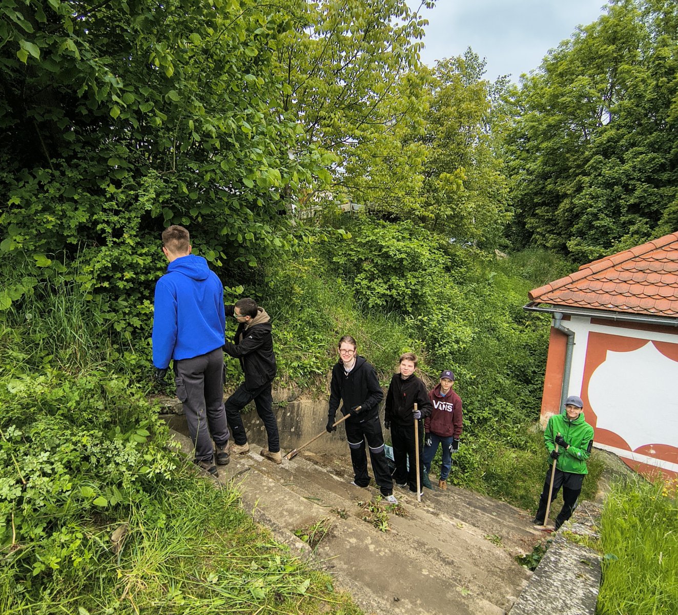 Naši žiaci skrášľovali Kalváriu - Týždeň dobrovoľníctva na SPŠE Prešov ...
