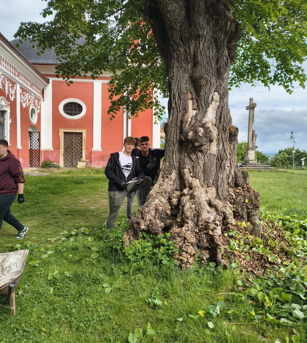 Naši žiaci skrášľovali Kalváriu - Týždeň dobrovoľníctva na SPŠE Prešov ...